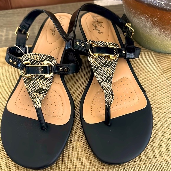 dexflex comfort | Shoes | Flex Comfort Design Gold Hardware Sandals ...